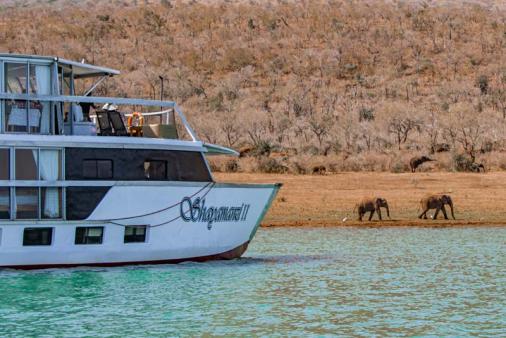 Shayamanzi Houseboat - Lake Jozini / Pongolapoort Dam Accommodation.