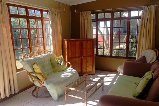 The Ritz Beach Cottage - Blythedale Beach Accommodation.