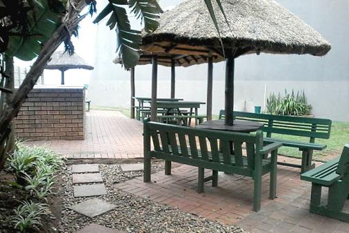 Inyoni Rocks Cabanas - Amanzimtoti Central Accommodation.