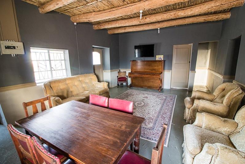 Volmoed Cottage - Oudtshoorn Accommodation.
