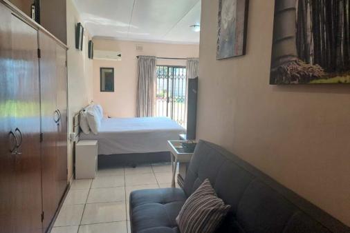 Iqhayiya Guest House - Durban South Accommodation.