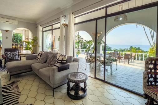 Umhlanga Villa Forest Drive - Umhlanga Rocks Accommodation.