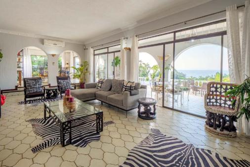 Umhlanga Villa Forest Drive - Umhlanga Rocks Accommodation.